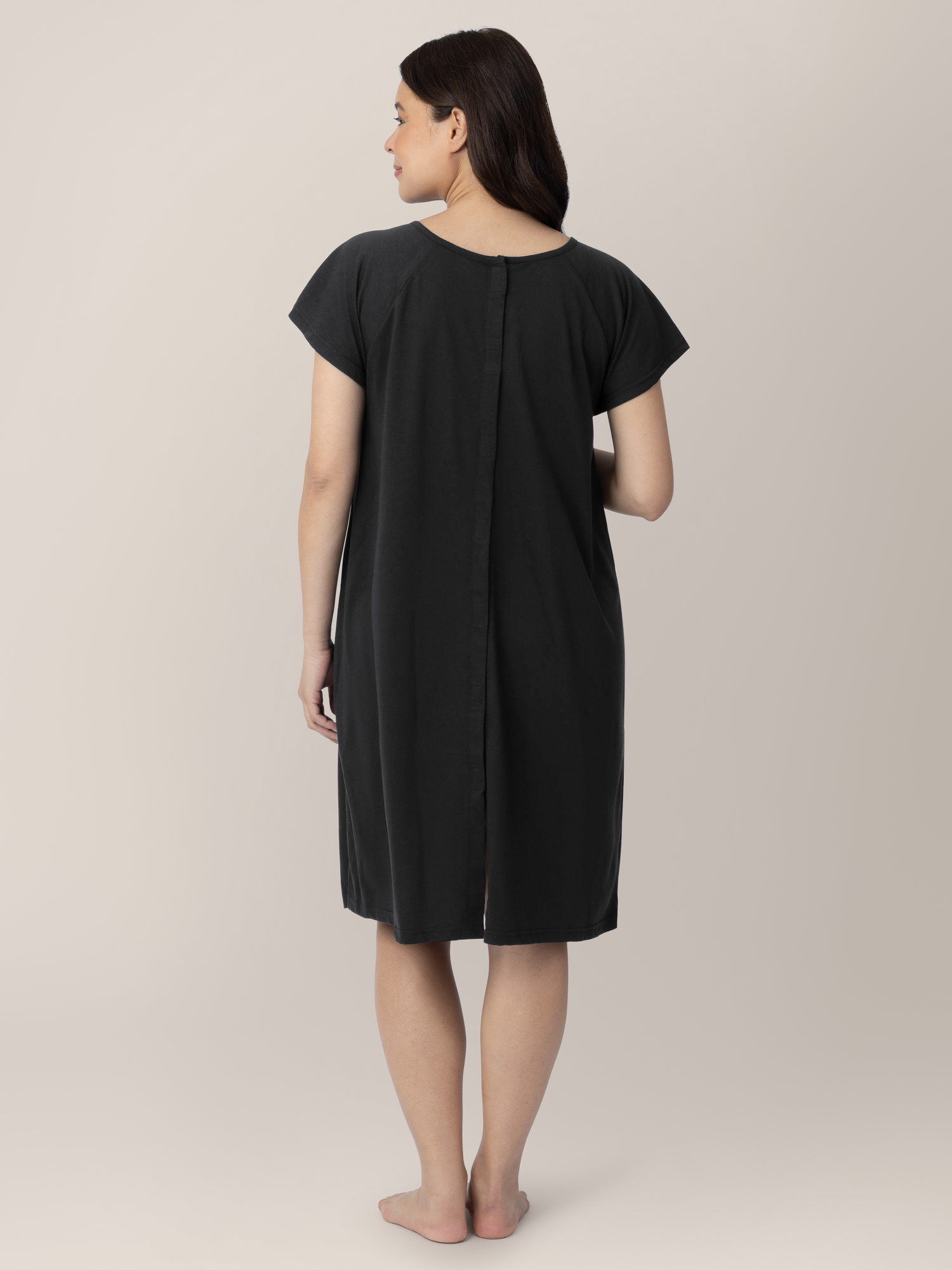 Kindred Bravely Universal Labor & Delivery Gown | Black – Lansinoh